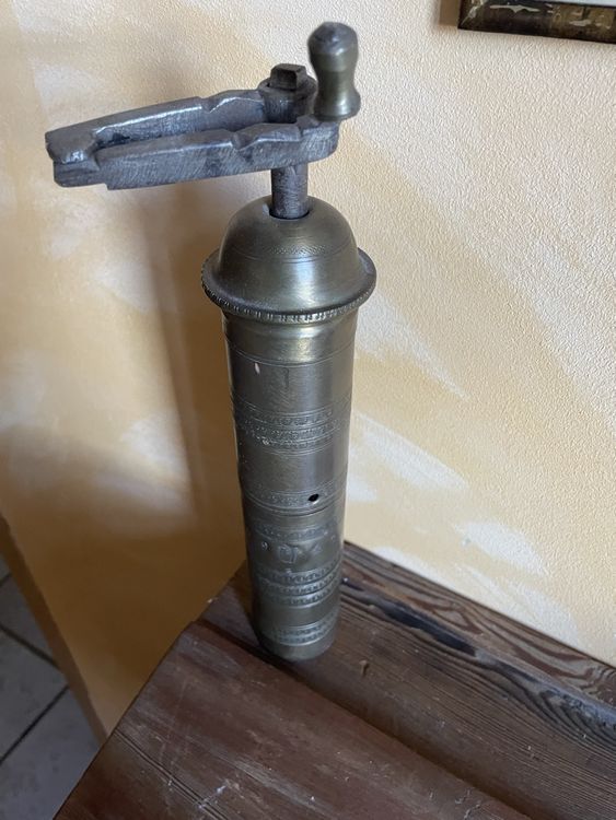 Antike Kaffeemühle aus Messing, Handmühle, Sammlerstück (Gebraucht) in Hermetschwil-Staff für ...