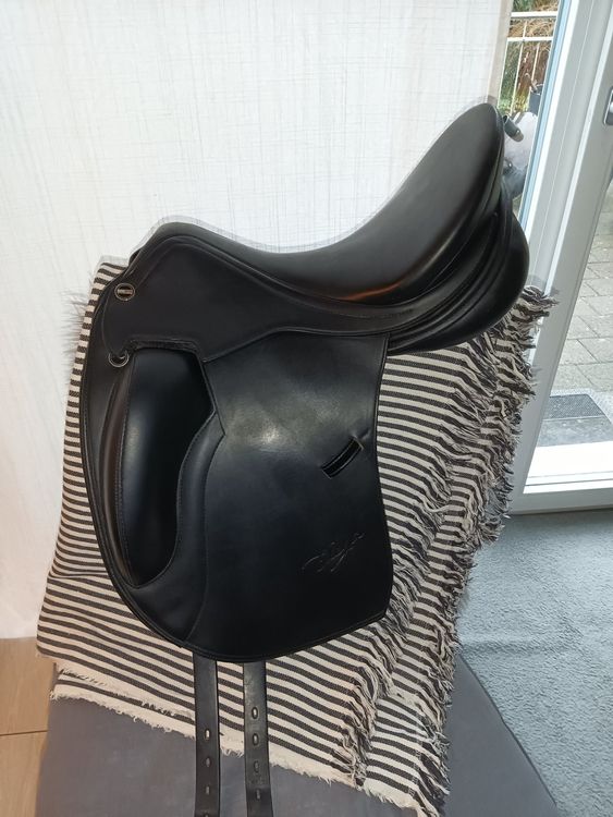 Erreplus Dressur Sattel 17 Zoll (Gebraucht) in Brunnadern für CHF 1300 ...