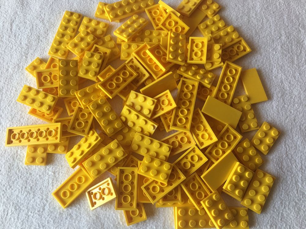 Lego - 100 verschiedene gelbe zweierplättli (Gebraucht) in Gelterkinden ...
