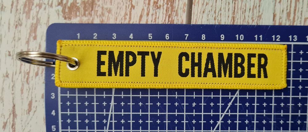 Schlüsselanhänger Empty Chamber Flag gelb ca. 2,5x12,5cm (Neu (gemäss ...