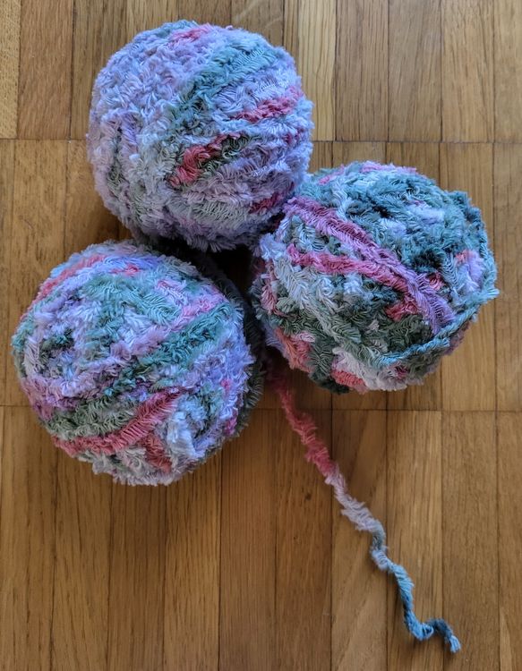 3 Knäuel Kuschelwolle, flauschig weich (Neu (gemäss Beschreibung)) in Winterthur für CHF 3 – mit ...