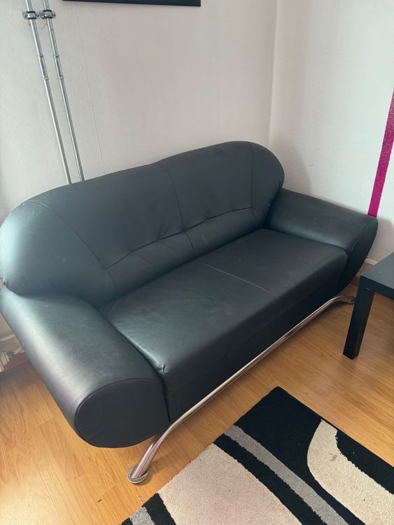 Schwarzes Kunstleder Sofa 2er zu verkaufen! (Gebraucht) in Eschenbach LU für CHF 15 – nur ...