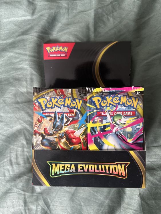 Mega Evolution Display (Neu (gemäss Beschreibung)) in Zürich für CHF ...