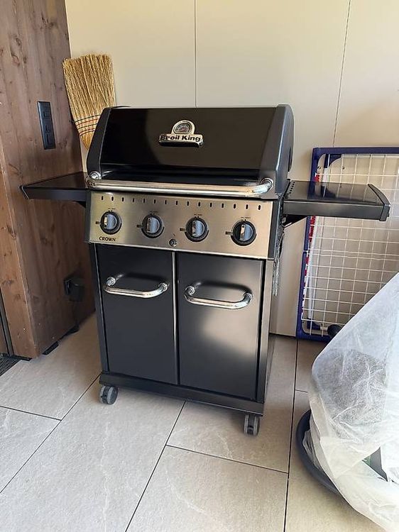 Broil King Gasgrill CROWN 420 mit Zubehör (Gebraucht) in Willisau für CHF 299 – nur Abholung auf ...