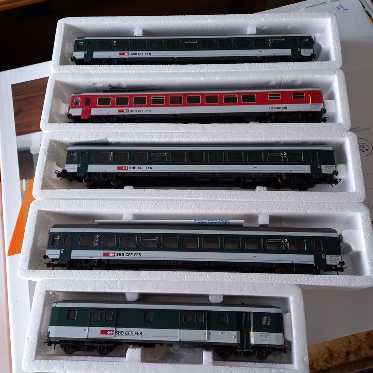Roco 3 Persohnenwagen , 1 Gepäckwagen, u. 1 Speisewagen (Neu (gemäss ...