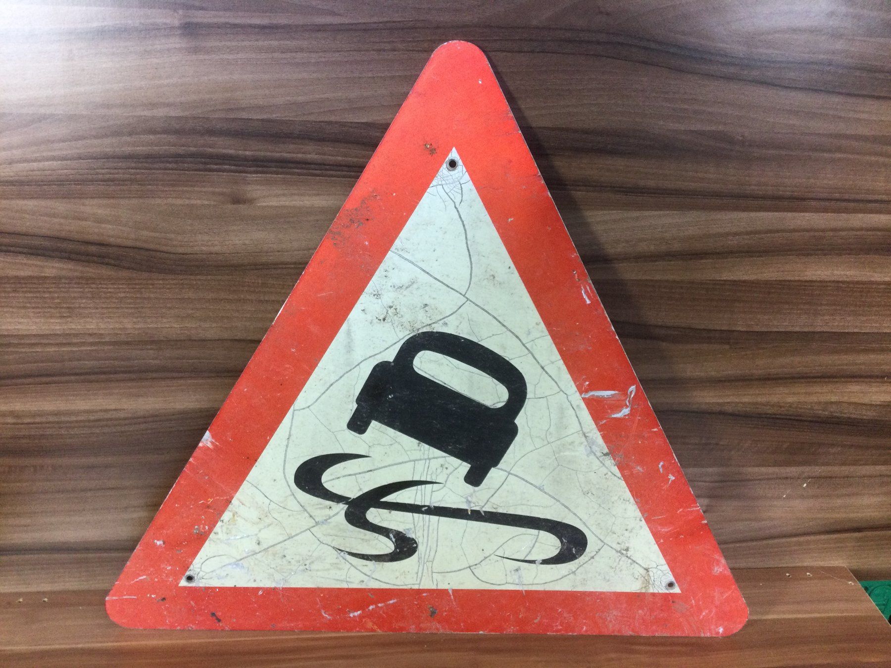 Altes Warnschild Vorsicht Schleudergefahr jetzt Aktuell (Gebraucht) in ...