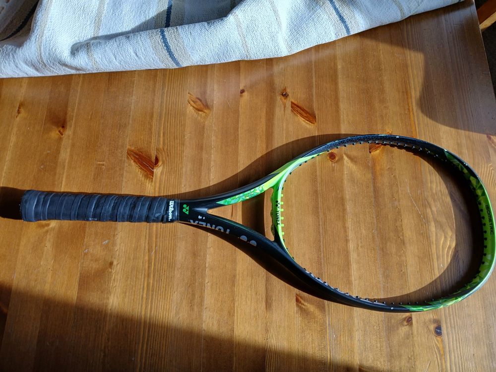 yonex ezone e 100/300 g2 (Gebraucht) in Cureglia für CHF 67 – mit Lieferung auf Ricardo kaufen