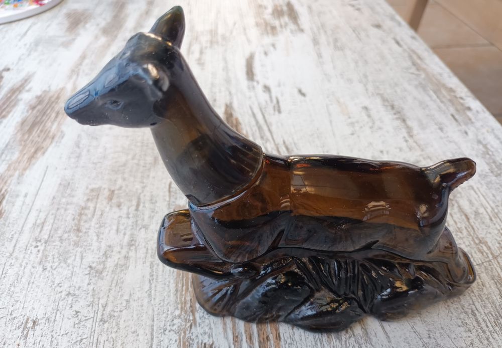 Avon Vintage Perfume Bottle. Either a deer or a dog figurine (Gebraucht ...