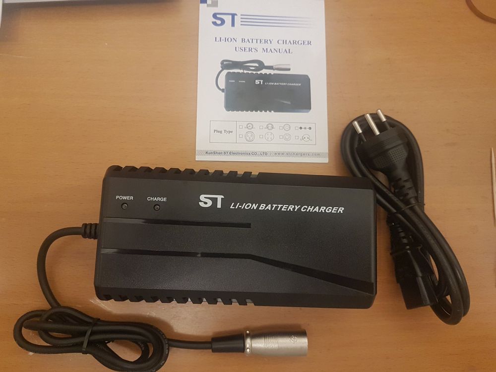 E-Bike Akku Ladegerät 36V / 3A, Typ: STC - 8108LC " NEU " (Neu und ...