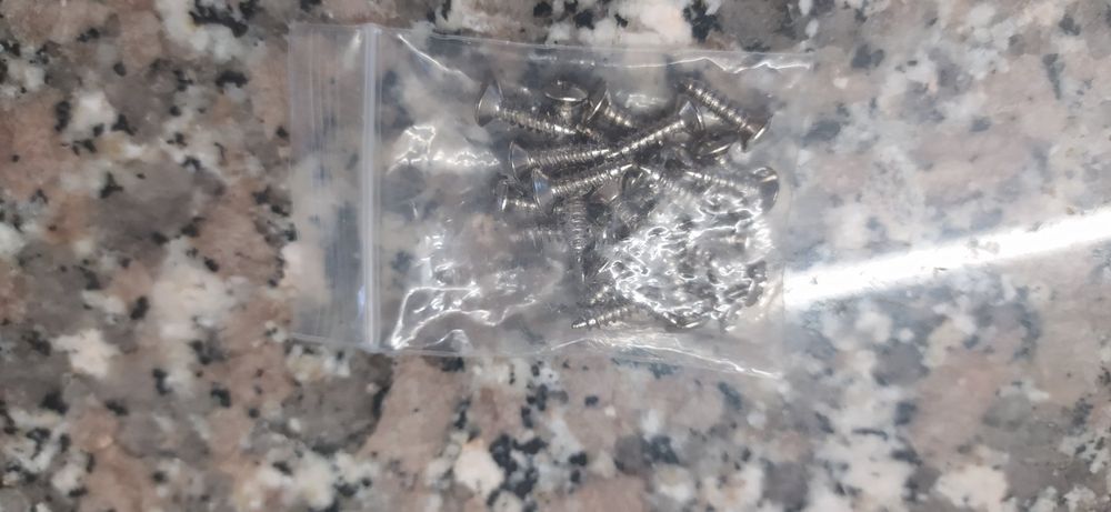 Pickguard Schrauben für Stratocaster (Neu und originalverpackt) in Sempach für CHF 5 – mit ...