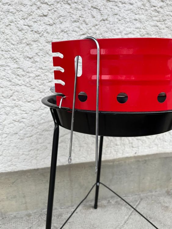 NEU: Kleiner Holzkohlegrill auf drei Beinen - Sehr kompakt (Gebraucht) in Seftigen für CHF 7 ...