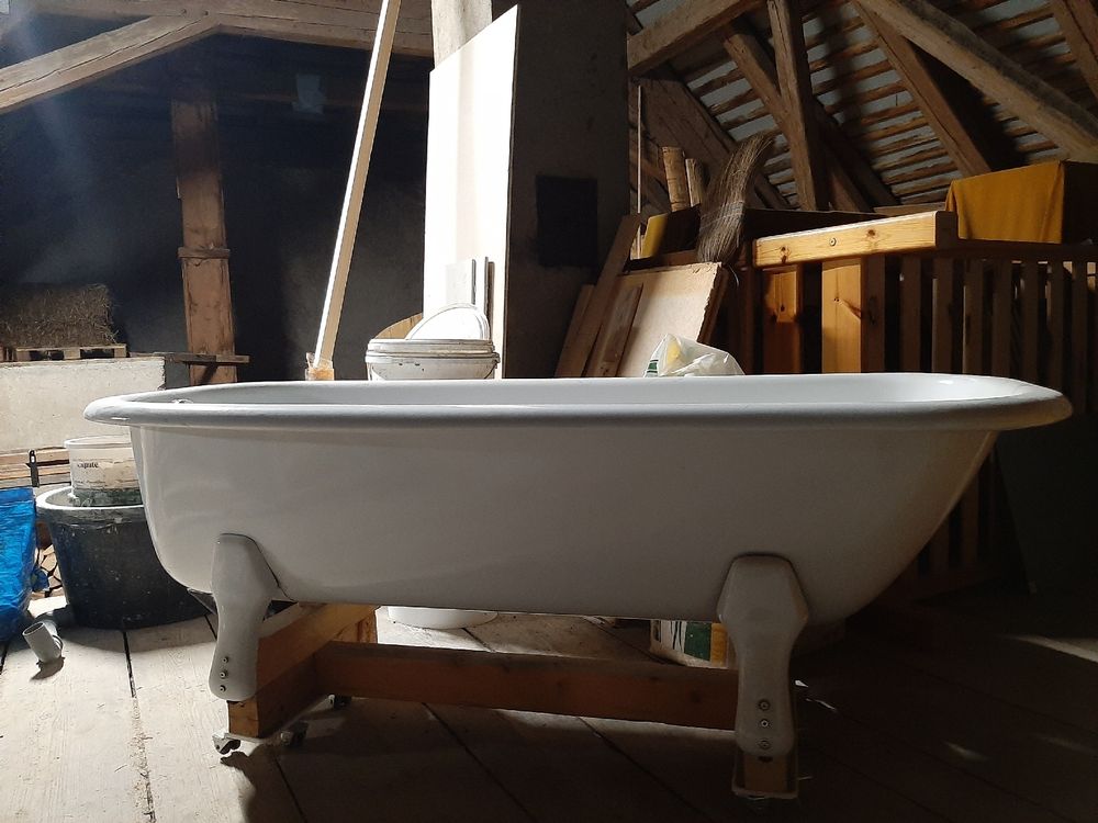Antike freistehende Emaille Badewanne mit Löwenfüsse (Gebraucht) in ...