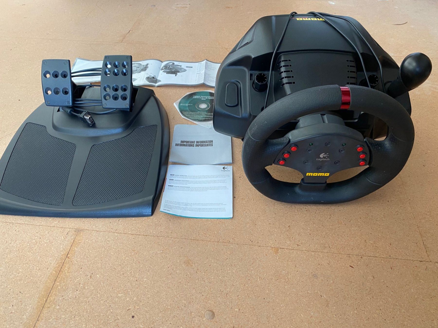 Logitech Momo Racing Wheel & Pedals PC USB Force Feedback (Gebraucht ...