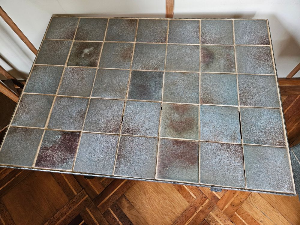 antiker Salontisch mit Steineinalgen und Schmiedeisengest. (Gebraucht) in Gattikon für CHF 29 ...
