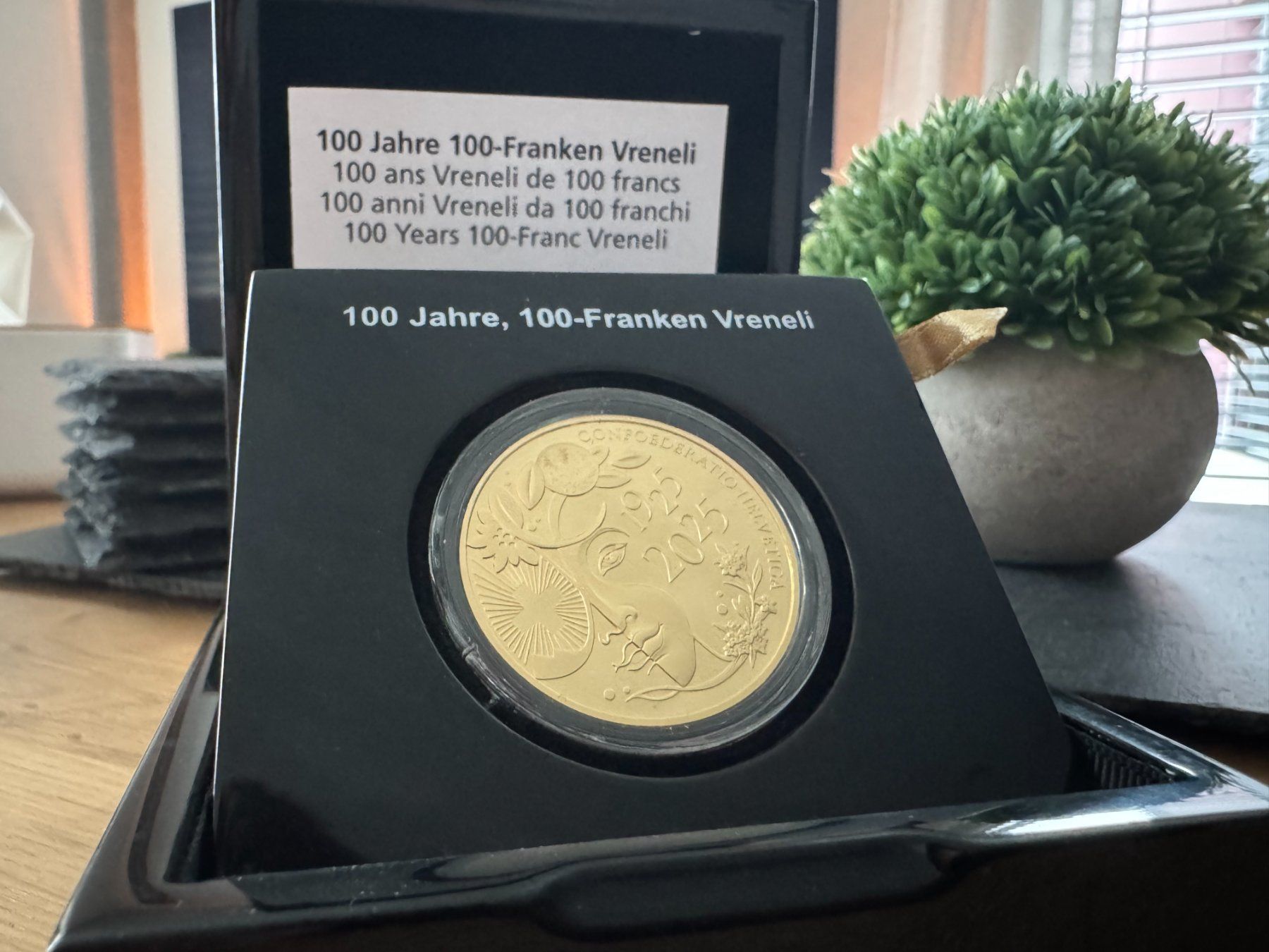 SOFORT VERFÜGBAR – 100 Jahre 100-CHF Goldvreneli 2025 – #266 (Neu und originalverpackt) in Cham ...