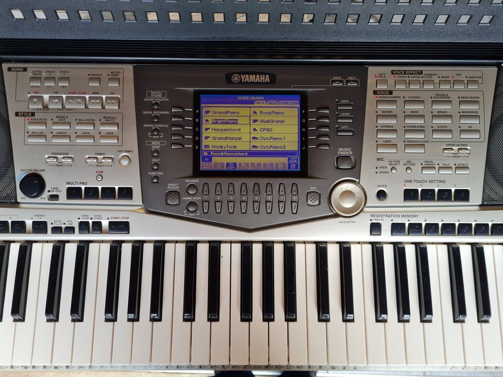 YAMAHA PSR2000 Keyboard inkl. Keyboardständer + Notenbücher (Gebraucht ...