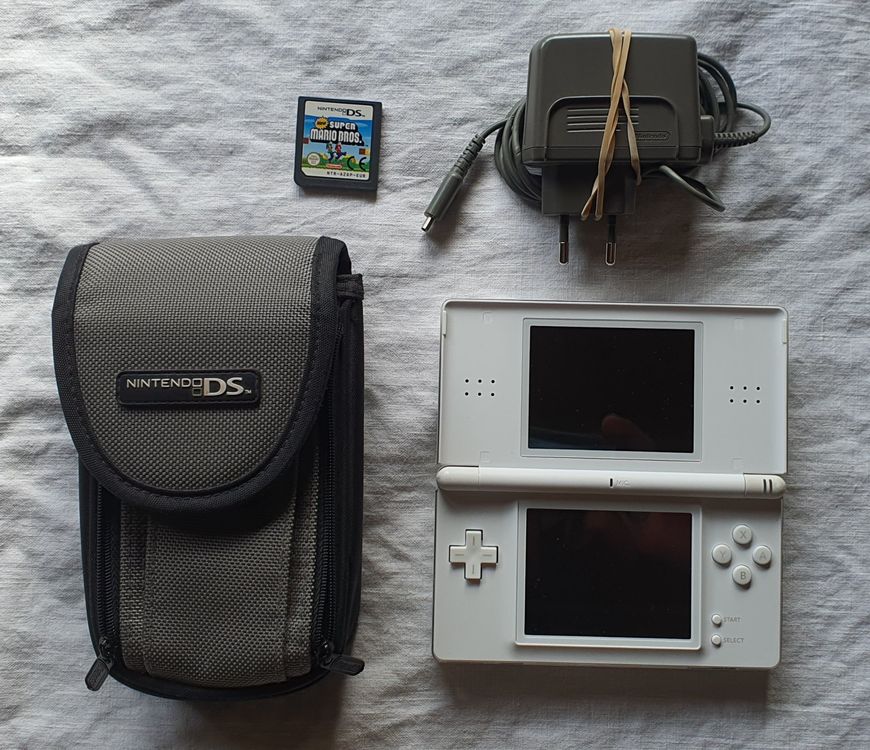Nintendo ds lite avec sacoche et 1 jeu (Gebraucht) in versoix für CHF ...