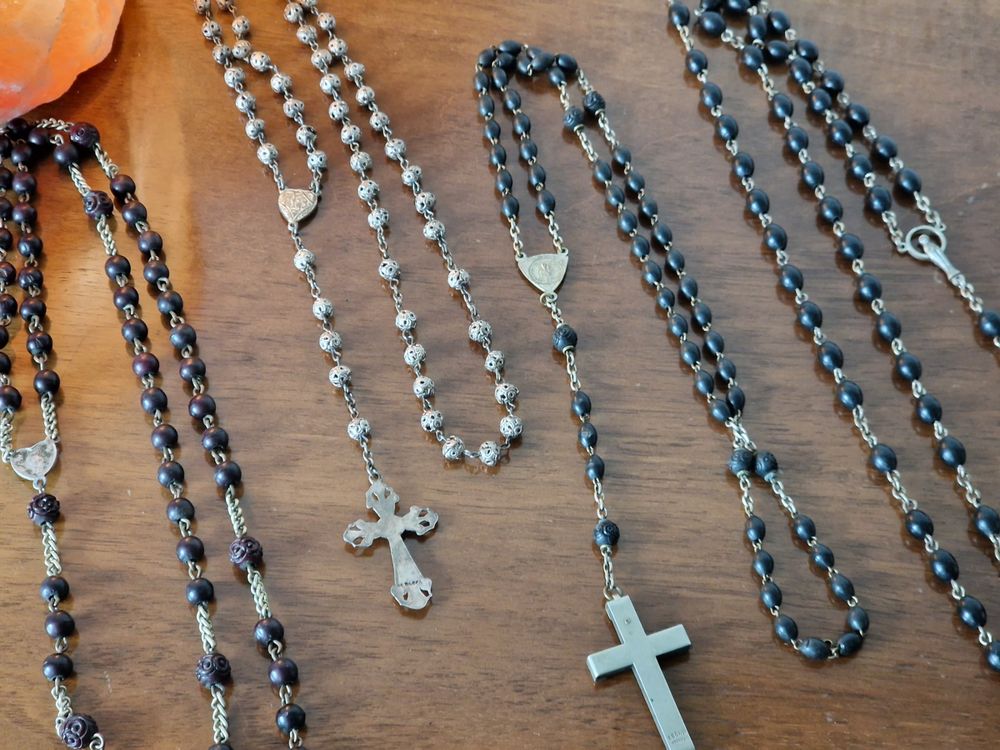 Rosenkranz 4 Stück antik (Gebraucht) in Stans für CHF 10 – mit ...