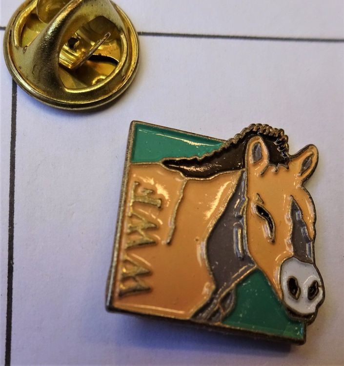 Pin WWF Wilde Pferde (Gebraucht) in Utzenstorf für CHF 1 – mit Lieferung auf Ricardo kaufen