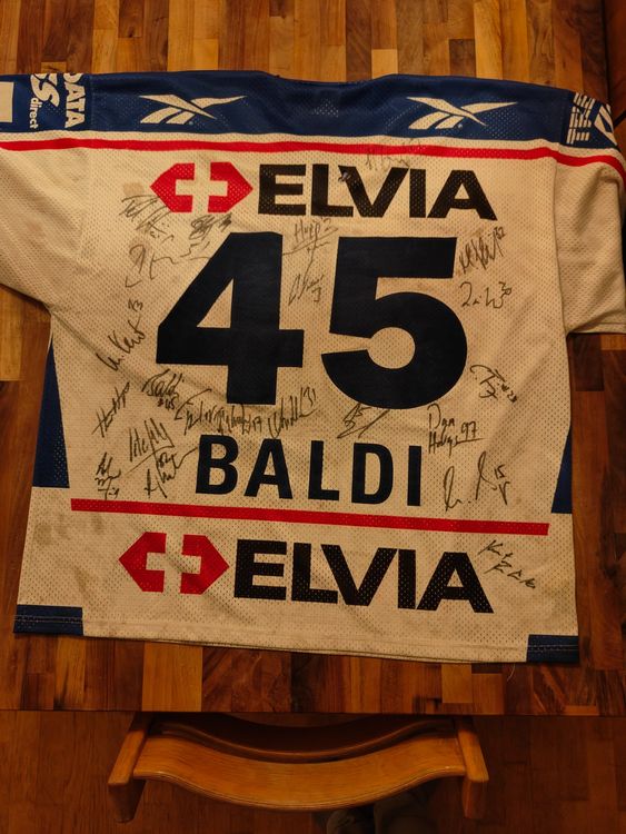 ZSC Trikot XL, Autogramme der Meistermannschaft 2000 + Schal (Gebraucht ...