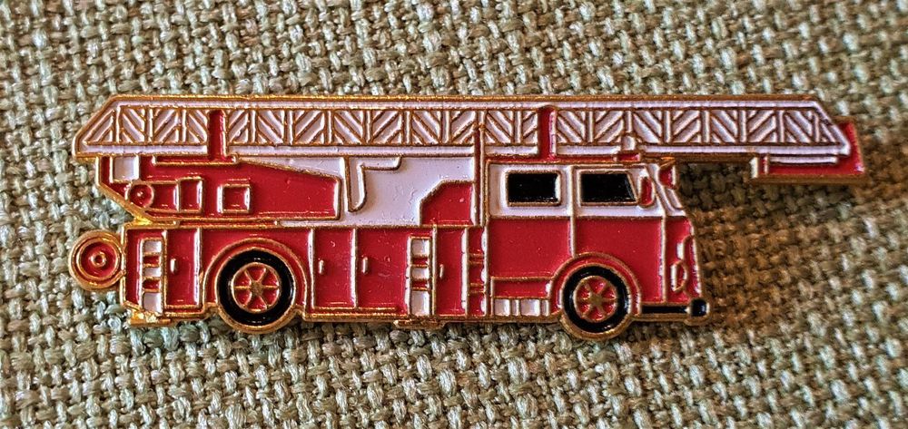 H091 Pin Feuerwehr Auto - Feuerwehrauto (Gebraucht) in Reinach BL für CHF 2 – mit Lieferung auf ...