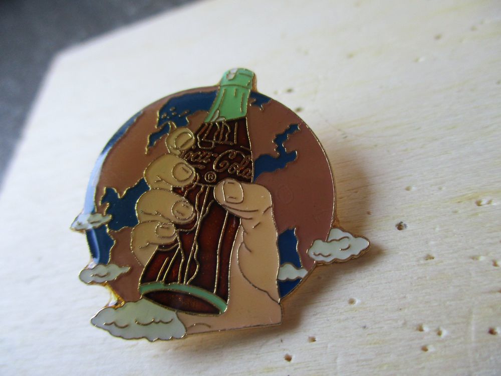 Coca Cola Pin (Neu (gemäss Beschreibung)) in Felsberg für CHF 0.5 – mit ...