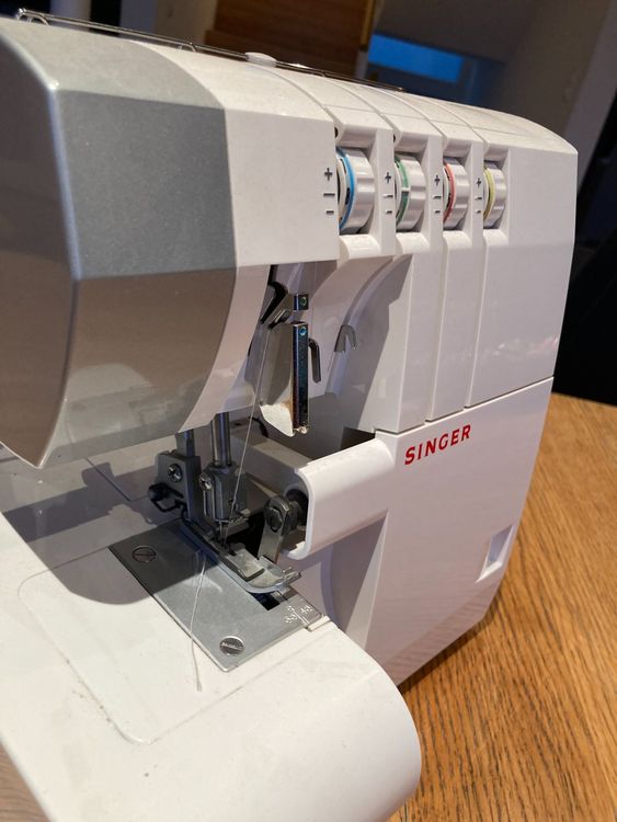 Overlock-Nähmaschine SINGER 14SH754 | Kaufen auf Ricardo