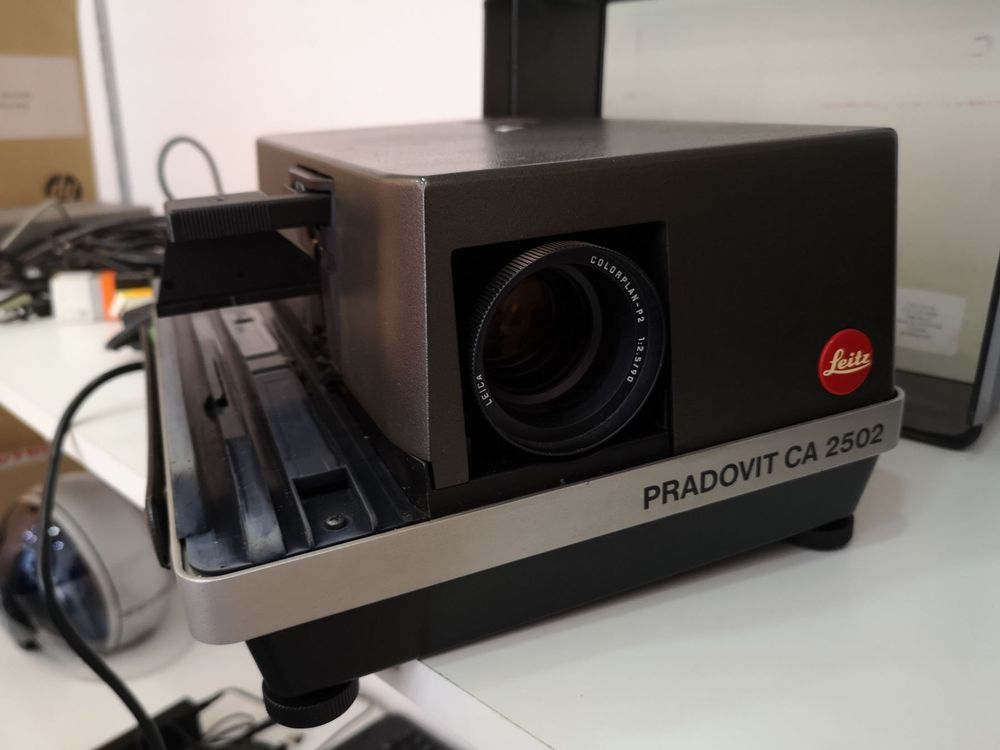 Diaprojektor Leitz Wetzlar Pradovit 2502 (Gebraucht) in Kloten für CHF 130 – nur Abholung auf ...