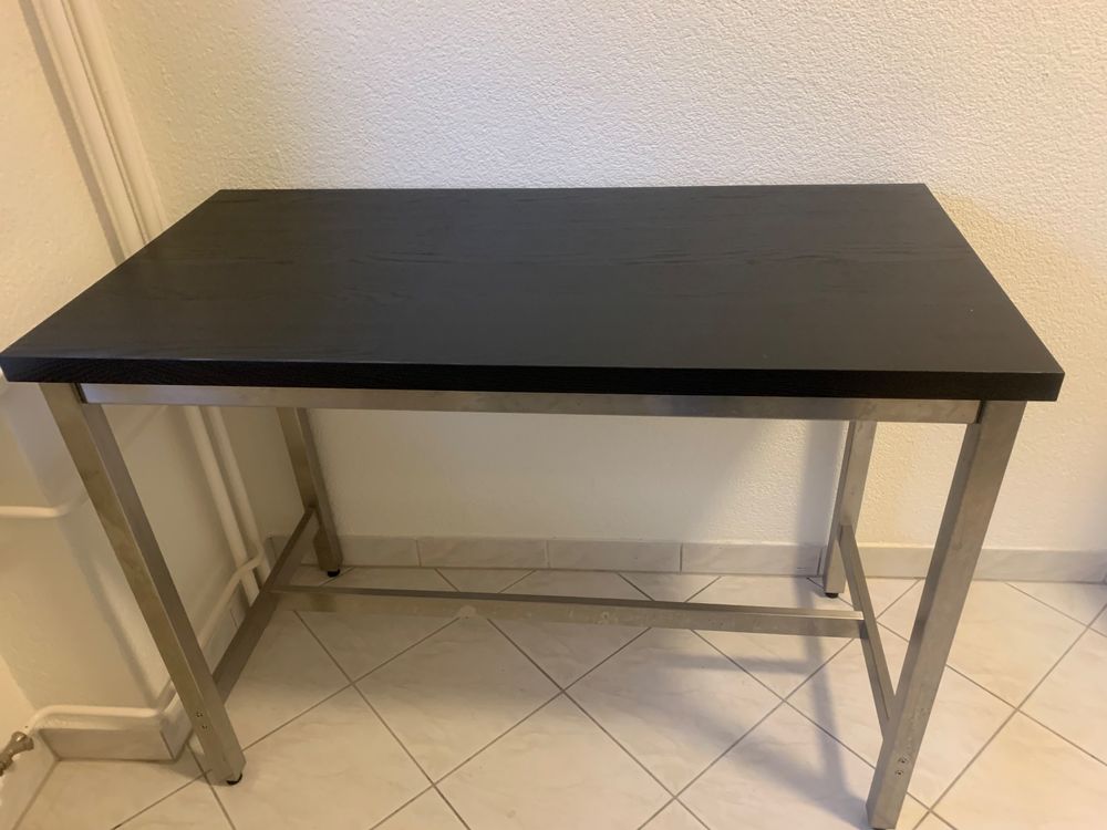 Hoher Tisch schwarz und Metal, gratis (Gebraucht) in Bern für CHF 1 ...