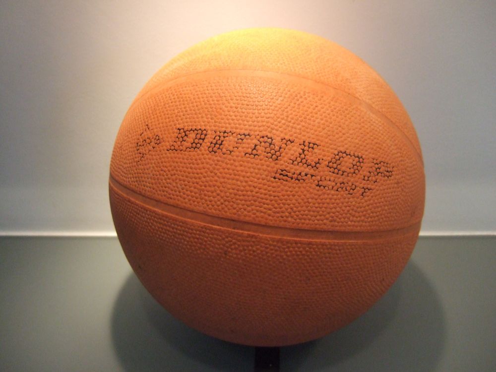 Basketball Ball von Dunlop (Gebraucht) in Mörschwil für CHF 1 – nur ...