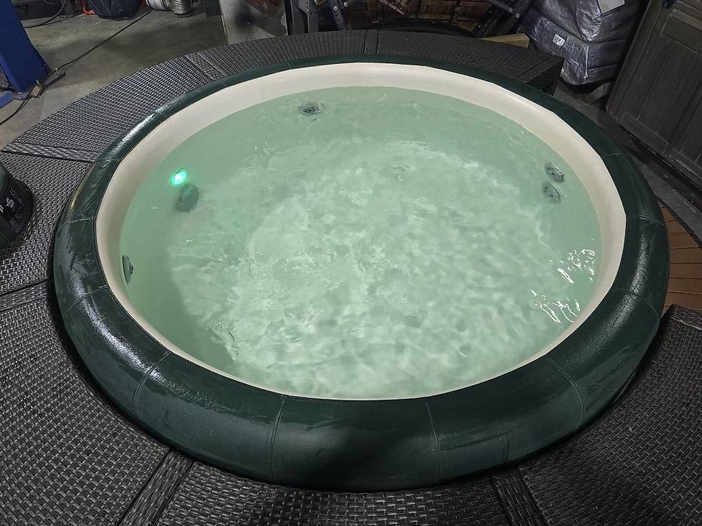 Softub Legend 220 (180cm) ? Wellness zum Schnäppchenpreis! (Gebraucht) in Schongau für CHF 3500 ...