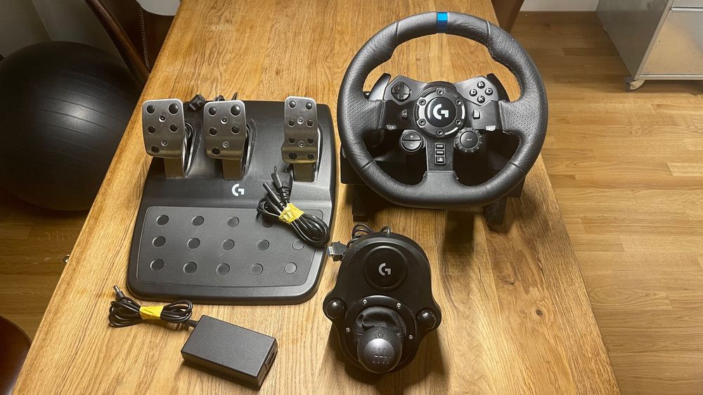 Logitech G923 TRUEFORCE Rennlenkrad für PC & PlayStation (Gebraucht) in ...