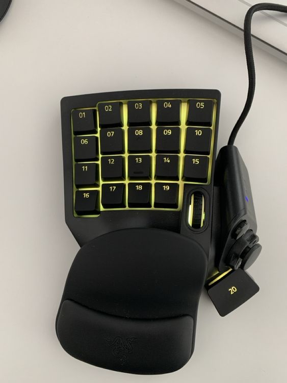 Razer Tartarus V2 - Gaming Keypad (Gebraucht) in Neuhausen für CHF 26 ...