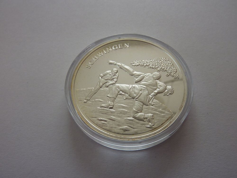 Silbermedaille : Schwingen , Schweizer Volksbräuche (Neu und originalverpackt) in Birrwil für ...