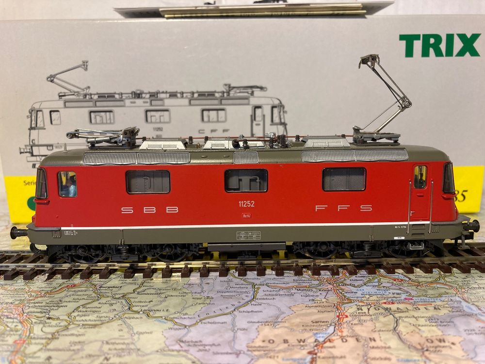 Trix Re 4/4 II 11252 rot digital DC (Gebraucht) in Jona für CHF 249 ...