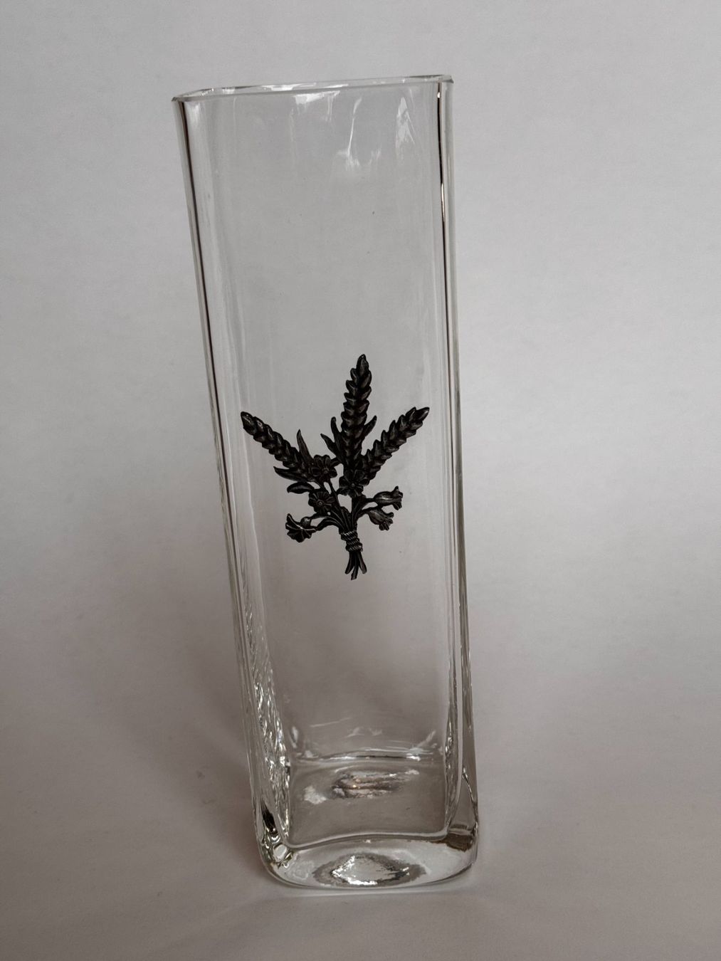 Vase avec décoration en étain (D'occasion) à Vufflens-le-Château pour ...