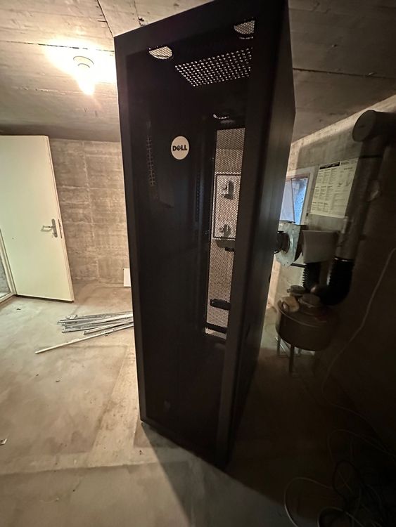 DELL 19" Rack (Gebraucht) in Hittnau für CHF 1 – nur Abholung auf ...