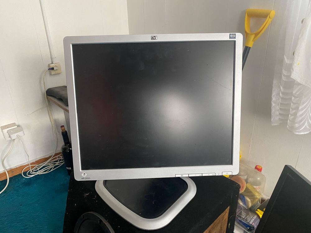 HP L1950 PC-Monitor | Kaufen auf Ricardo