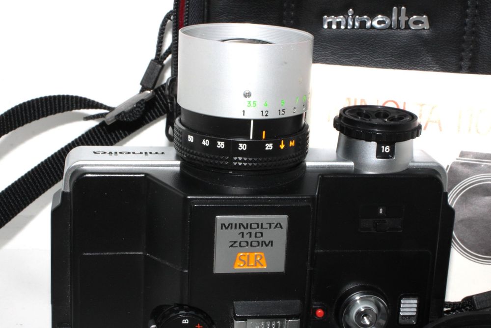 MINOLTA 110 ZOOM SLR + Etui + Anleitung (E) + Gummi-Sonnenbl (Gebraucht ...