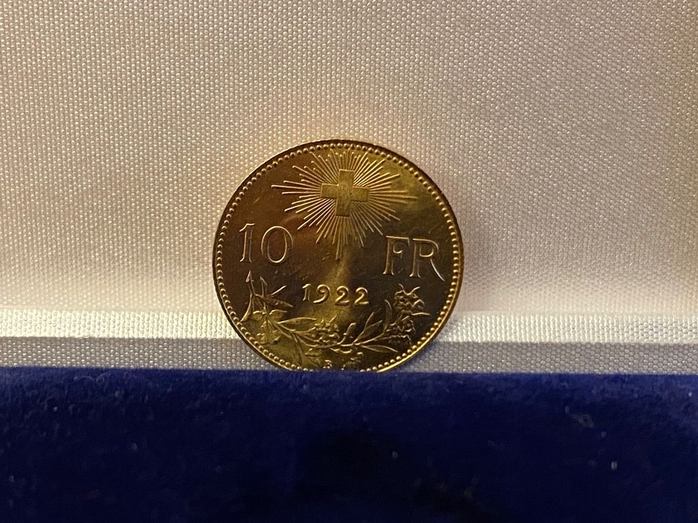 10 Fr. ~ 1922 Vreneli ~ unz. Stgl. (Neu und originalverpackt) in Weinfelden für CHF 267 – mit ...