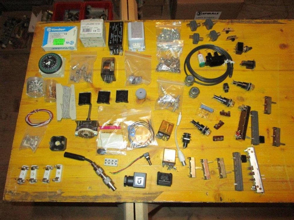 div. Elektromaterial (1) (Gebraucht) in Gelterfingen für CHF 5 – mit ...
