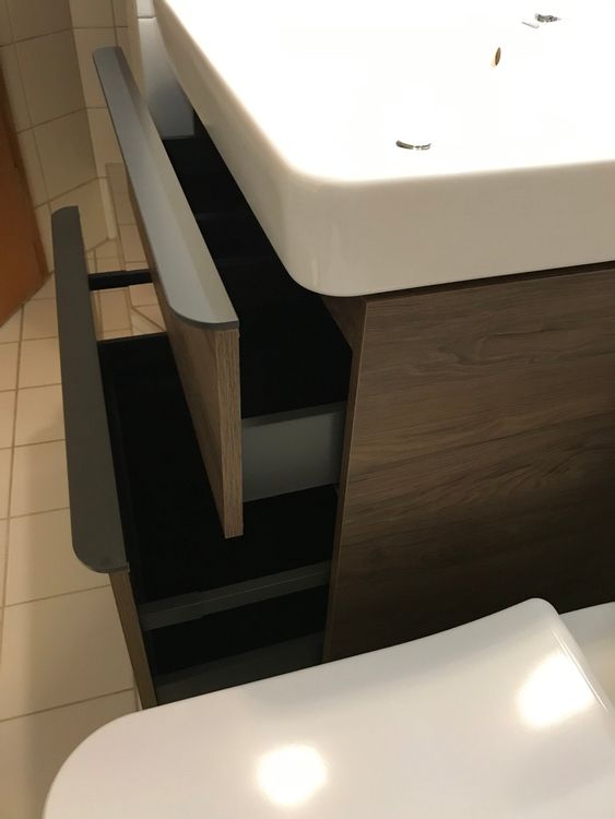 Waschtisch Gebrit mit Axor Citterio und Spiegelschrank (Neu (gemäss ...