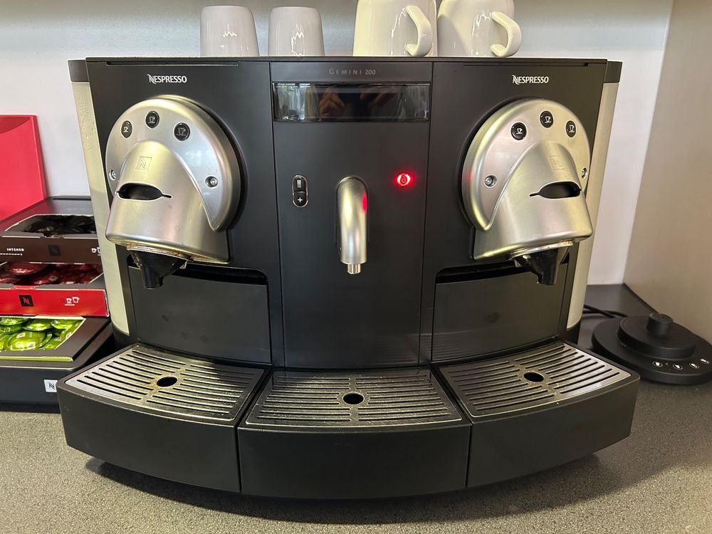 Nespresso Professional Coffee Machine (Gebraucht) in Zürich für CHF 150 ...