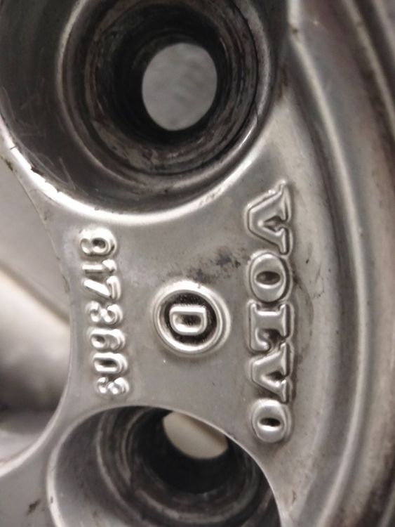 Alufelgen mit Winterreifen zu Volvo 940 (Gebraucht) in Hallau für CHF ...