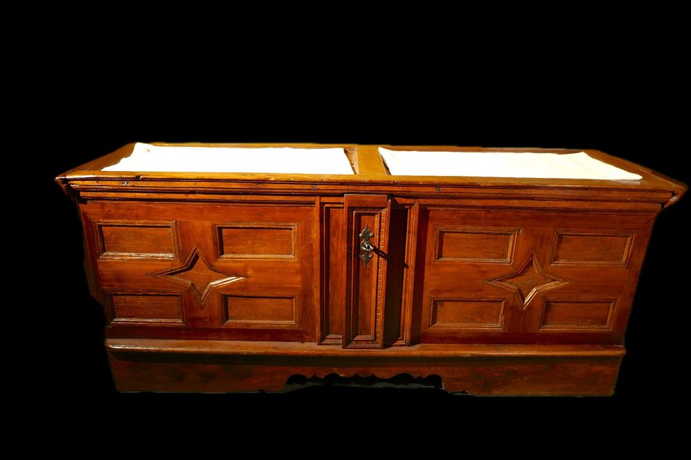 Renaissance Truhe von 1670 Tanne und Kirschbaum (Gebraucht) in Zürich ...