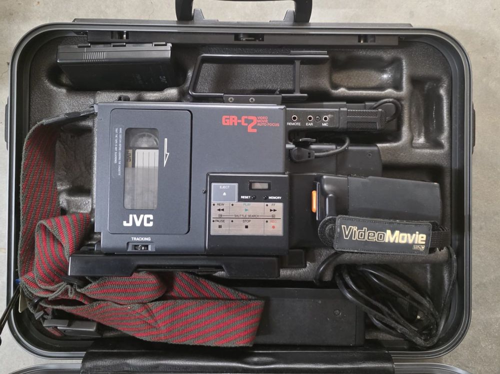 JVC GR-C2 mit Originalkoffer, Ladegerät, Akku und Mikrofon. | Kaufen ...