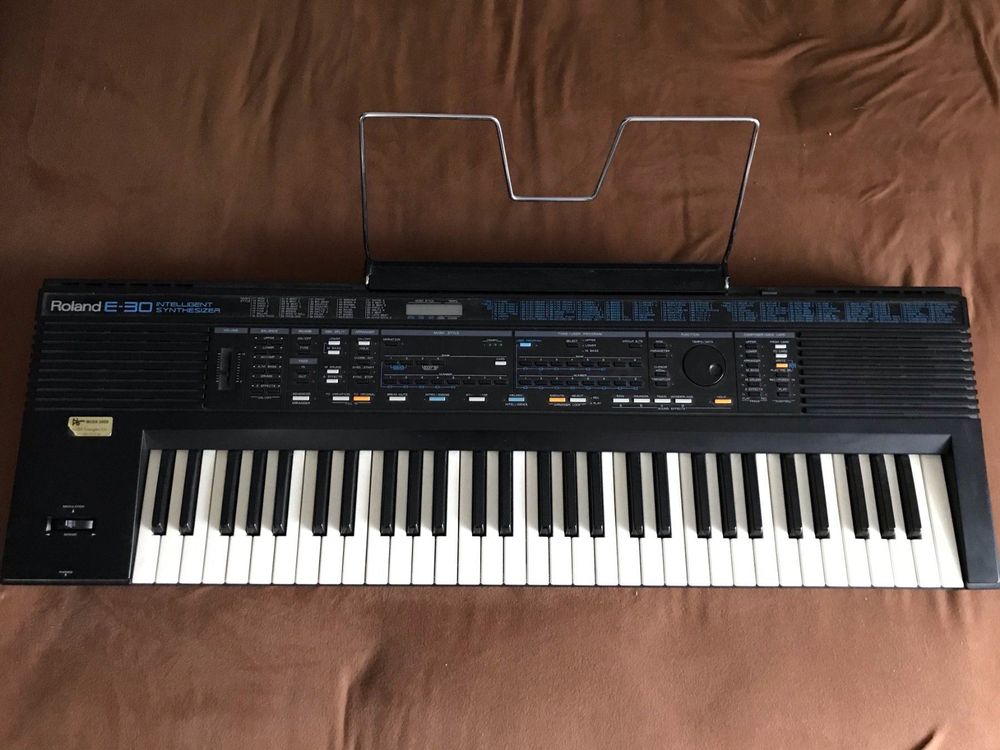 Roland E30 Keyboard (Gebraucht) in Knutwil für CHF 100 – nur Abholung ...