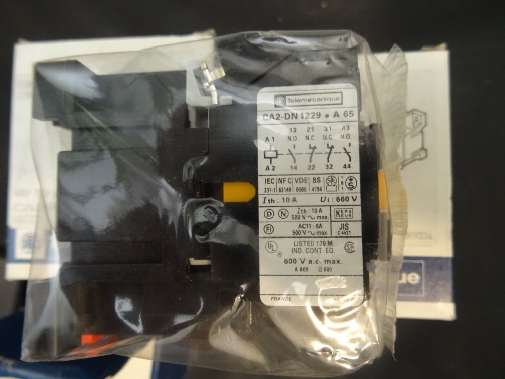 Télémécanique Control relay contacteur auxiliaire 48v 50Hz (Neuf avec ...