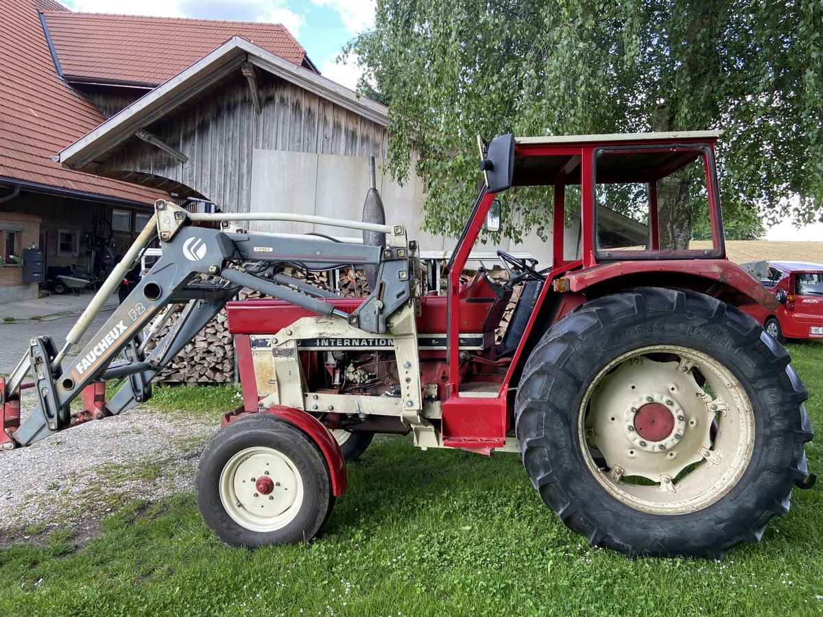 Ihc 744 mit Frontlader Case Ih (Gebraucht) in Wiler b. Seedorf für CHF 6500 – nur Abholung auf ...