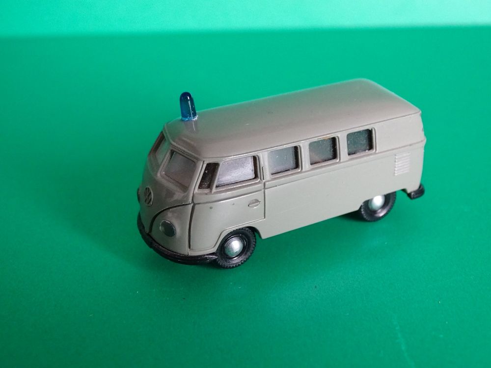 VW Bus von Brekina 1/87 (Gebraucht) in Bretzwil für CHF 4 – mit ...